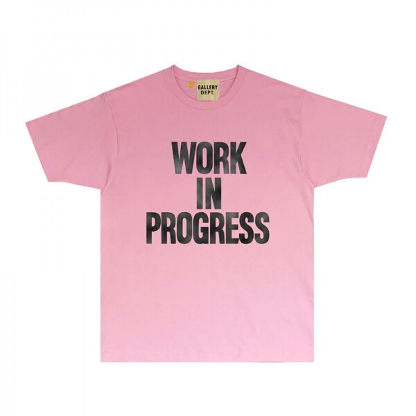 갤러리 디파트먼트 GALLERY DEPT 레터링 WORK IN PROGRESS 프린트 반팔 티셔츠 핑크색 남여 공용 - 위핑