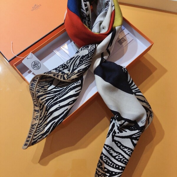 에르메스 Hermès 디자인 감각 프린트 빈티지 스카프 140x140cm - 위핑