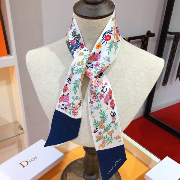 디올 DIOR 플라워 디자인 빈티지 스카프 - 위핑