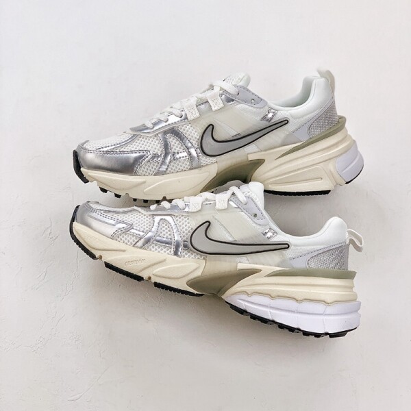 나이키 NIKE V2K 런닝화 FD0736-103 - 위핑