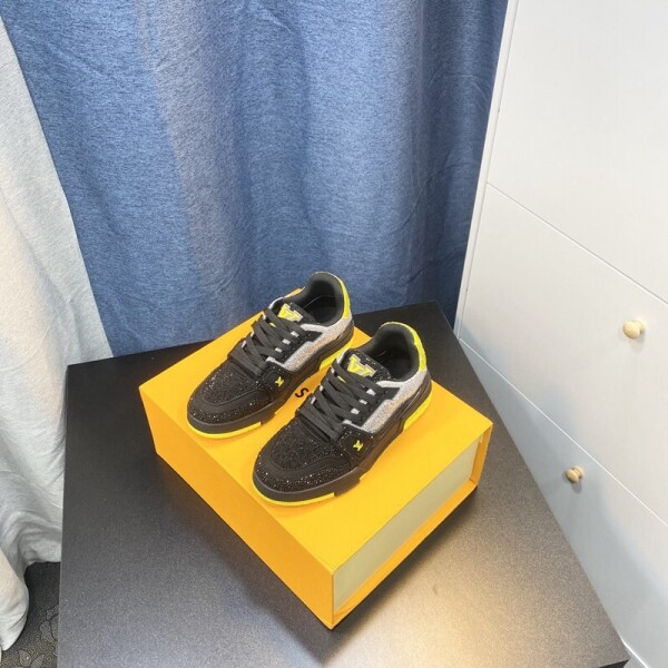 루이비통 louis vuitton 남성화 가을 신상 퓨어 컬러 키높이 핫픽스 보드화 트렌디 디자인 스니커즈 - 위핑