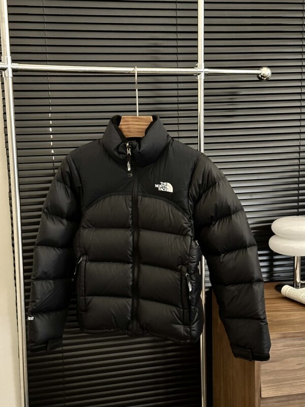 노스페이스 The North Face 클래식 로고 패치 하이넥 패딩 아우터 남녀공용 - 위핑