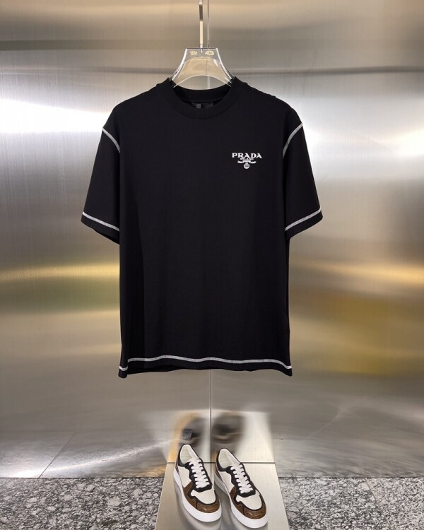 프라다 PRADA 로고 디자인 트렌디 스타일리쉬한 반팔티 남녀공용 - 위핑