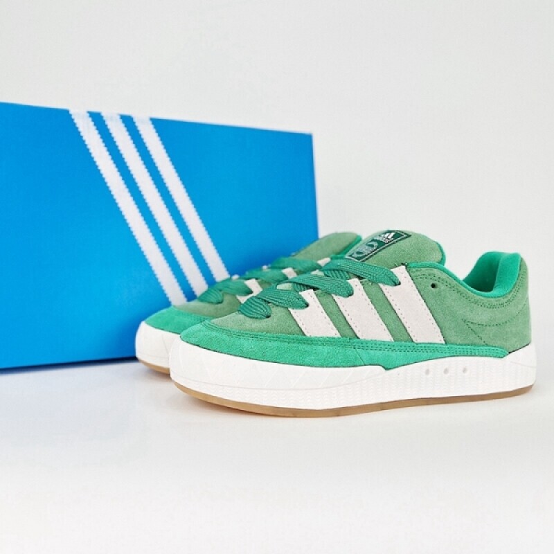 아디다스 Adidas 모던 클래식 슬립온 스니커즈 ID8267 - 위핑