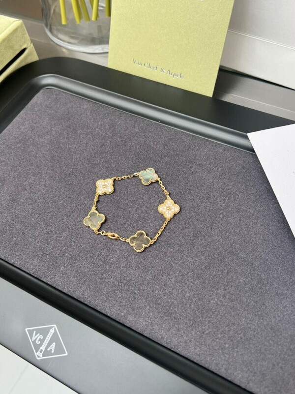 반클리프 아펠 VanCleef&Arpels 모던 클래식 디자인 팔찌 19cm - 위핑