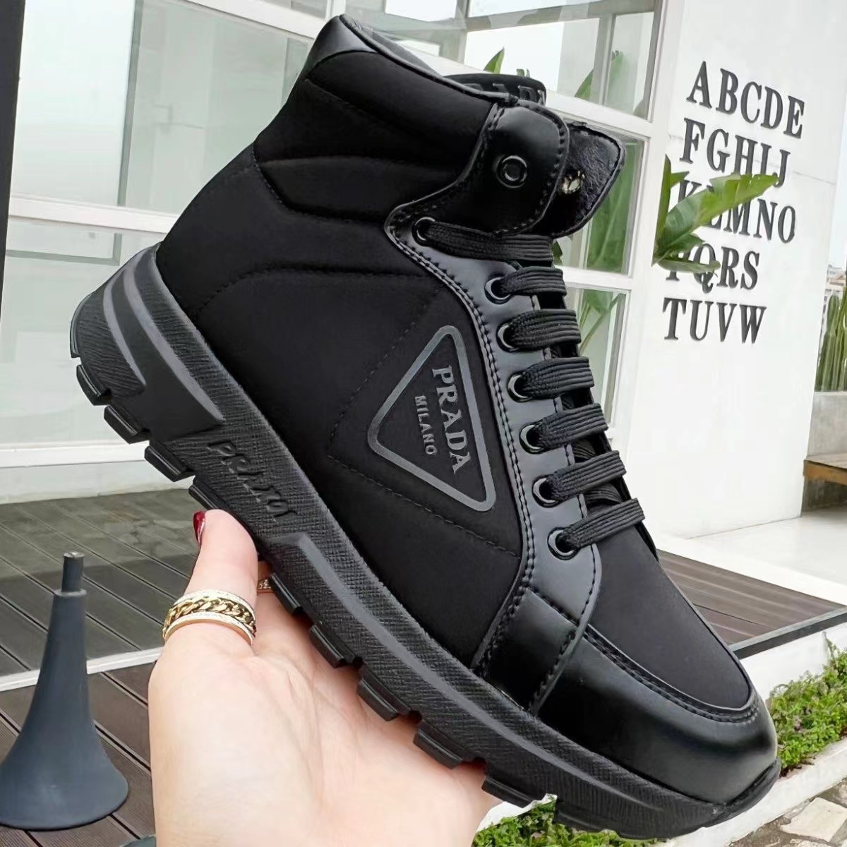 프라다 prada 하이탑 커플 캐주얼 스니커즈 블랙 - 위핑
